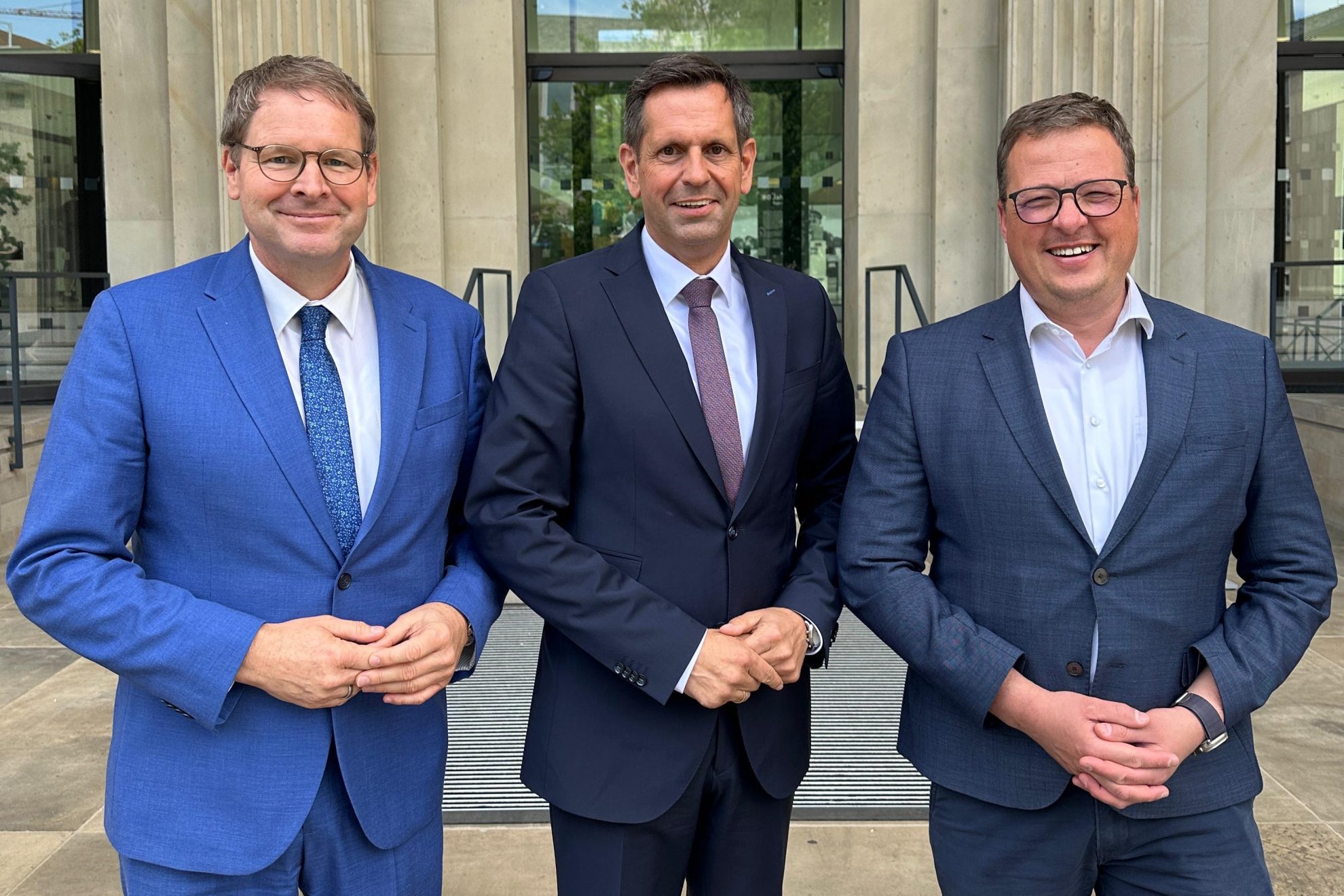 Bosse und Schröder gratulieren dem neuen Ministerpräsidenten Olaf Lies ...